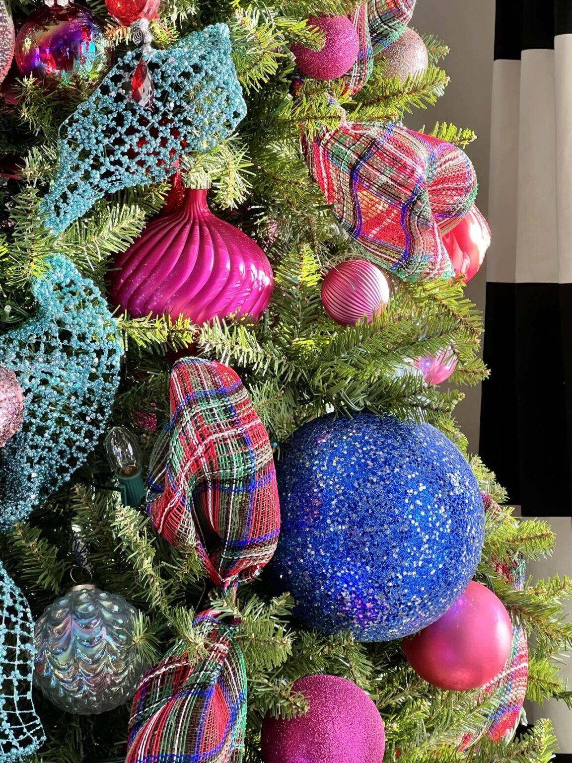 How to Decorate an Upside Down Christmas Tree