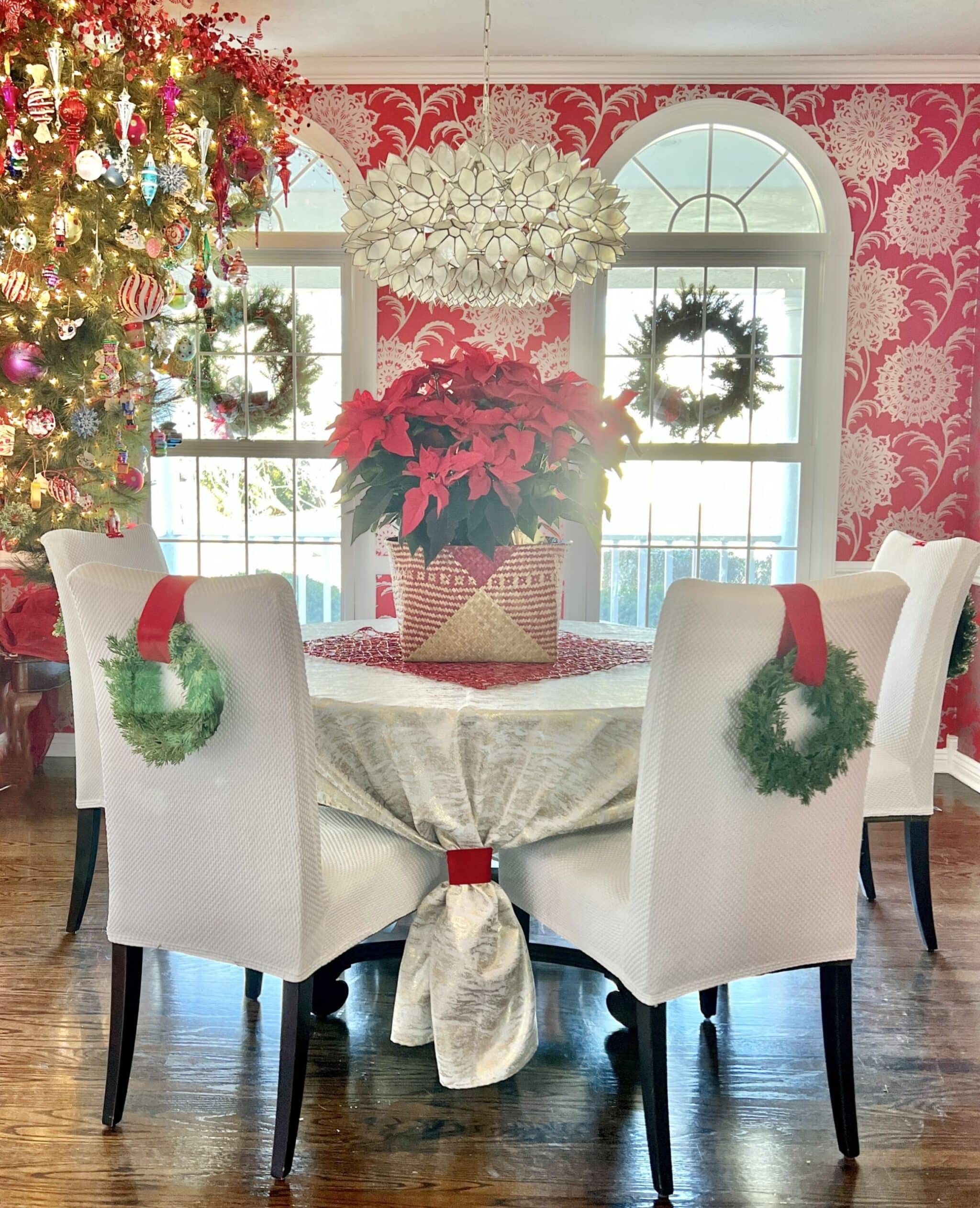 How to Decorate an Upside Down Christmas Tree