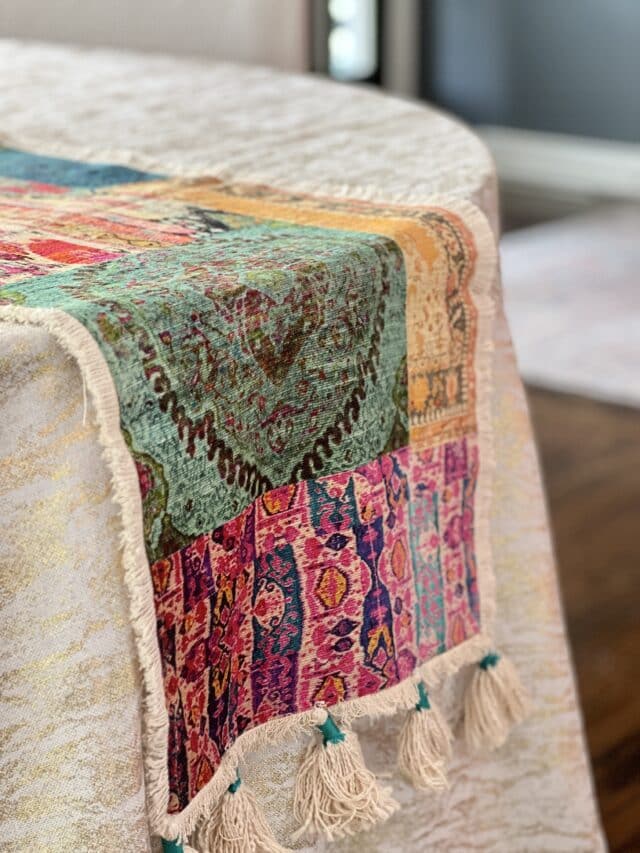 The Best Table Runner Ideas for a Round Dining Table - Sonata Home Design