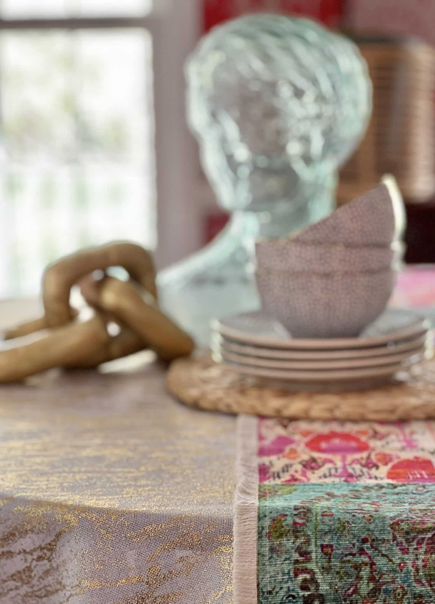 The Best Table Runner Ideas for a Round Dining Table - Sonata Home Design