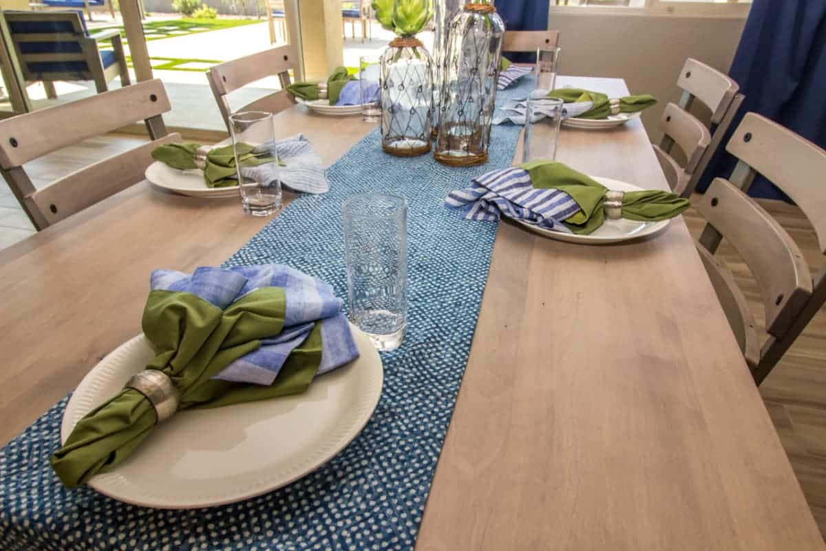 The Best Table Runner Ideas for a Round Dining Table - Sonata Home Design