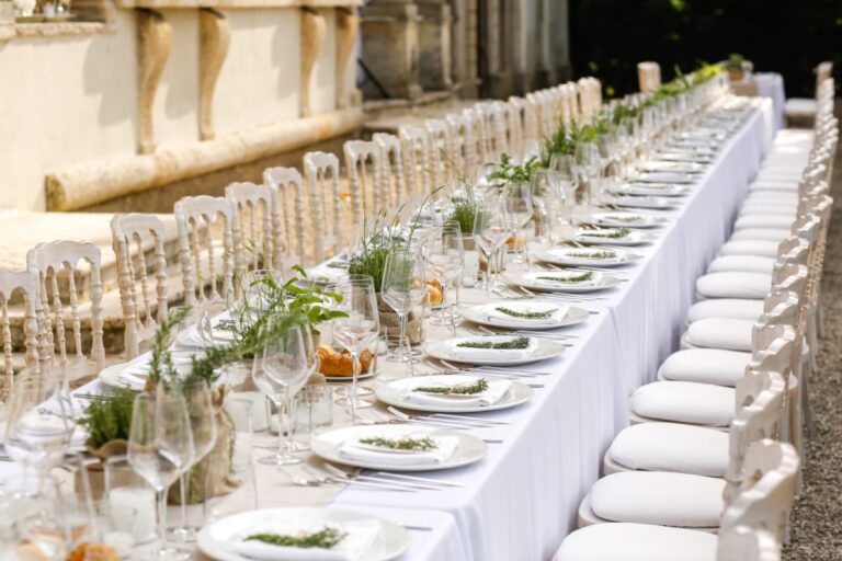 The Best Table Runner Ideas for a Round Dining Table - Sonata Home Design