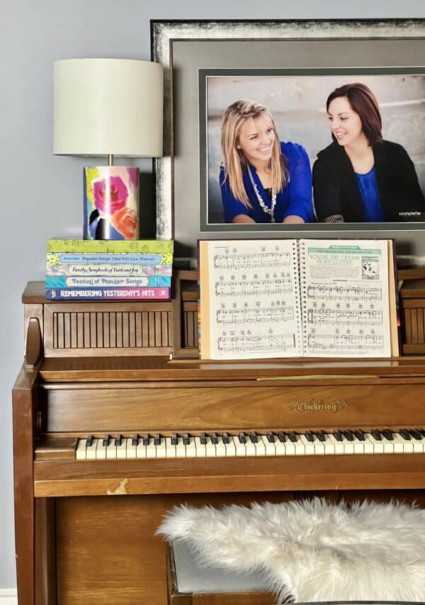 How to Decorate the Top of a Piano