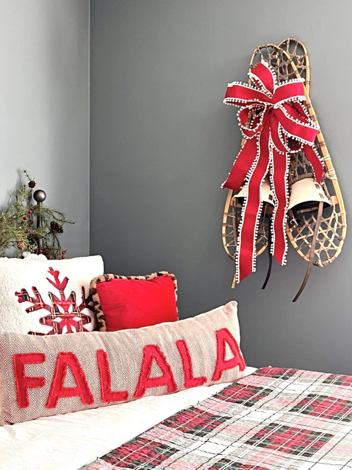 Decorating with Snowshoes: A Touch of Cozy Winter Charm - Sonata Home ...