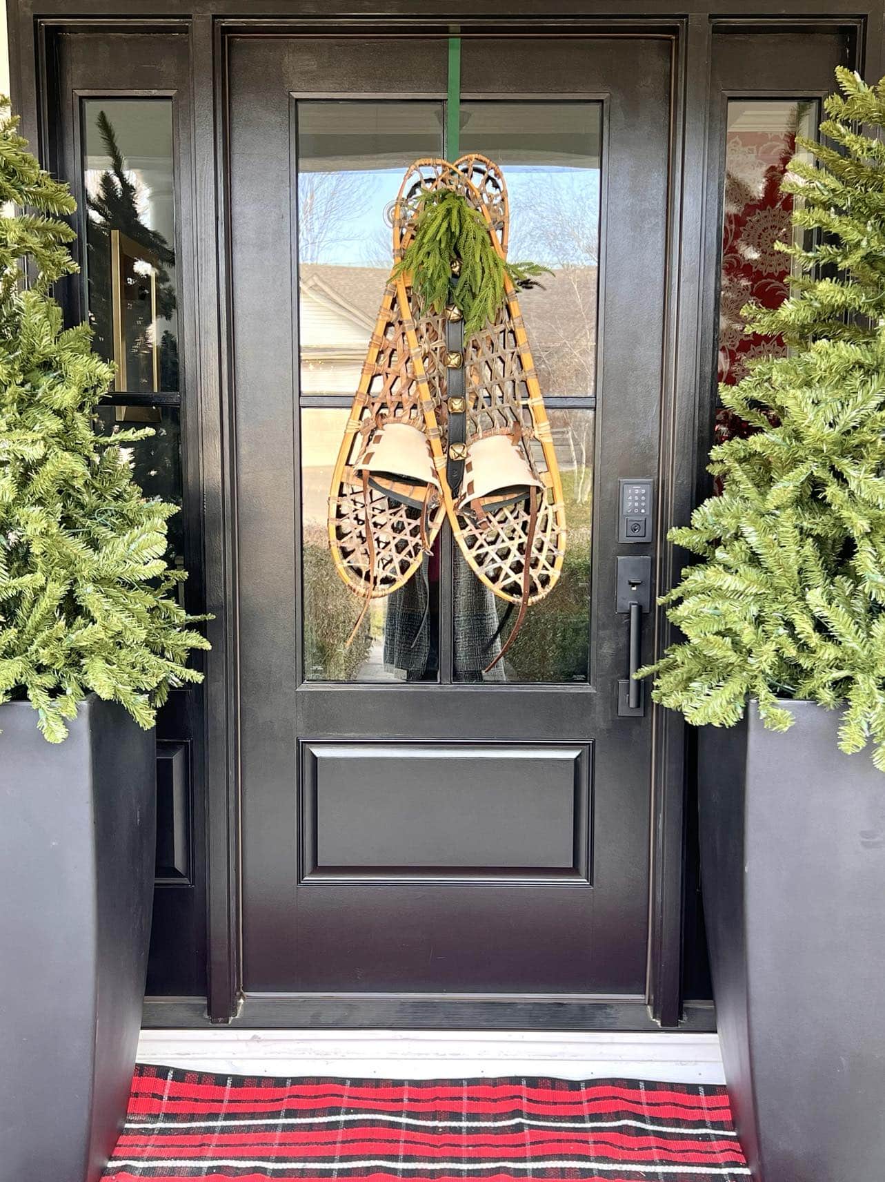 Decorating with Snowshoes: A Touch of Cozy Winter Charm - Sonata Home ...