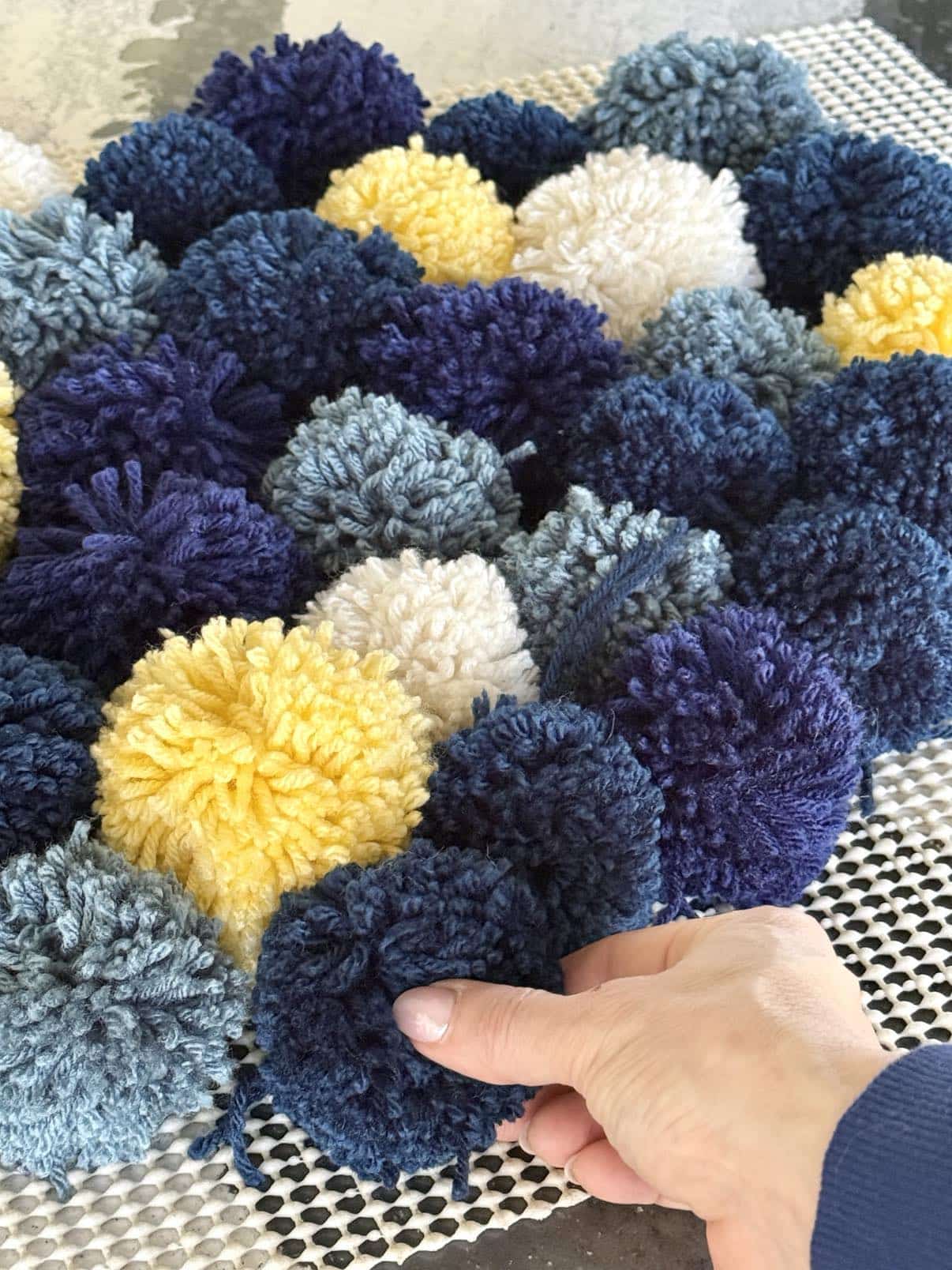 Fluffy & Fabulous: Make A DIY Pom Pom Rug for a Cozy Floor! - Sonata ...